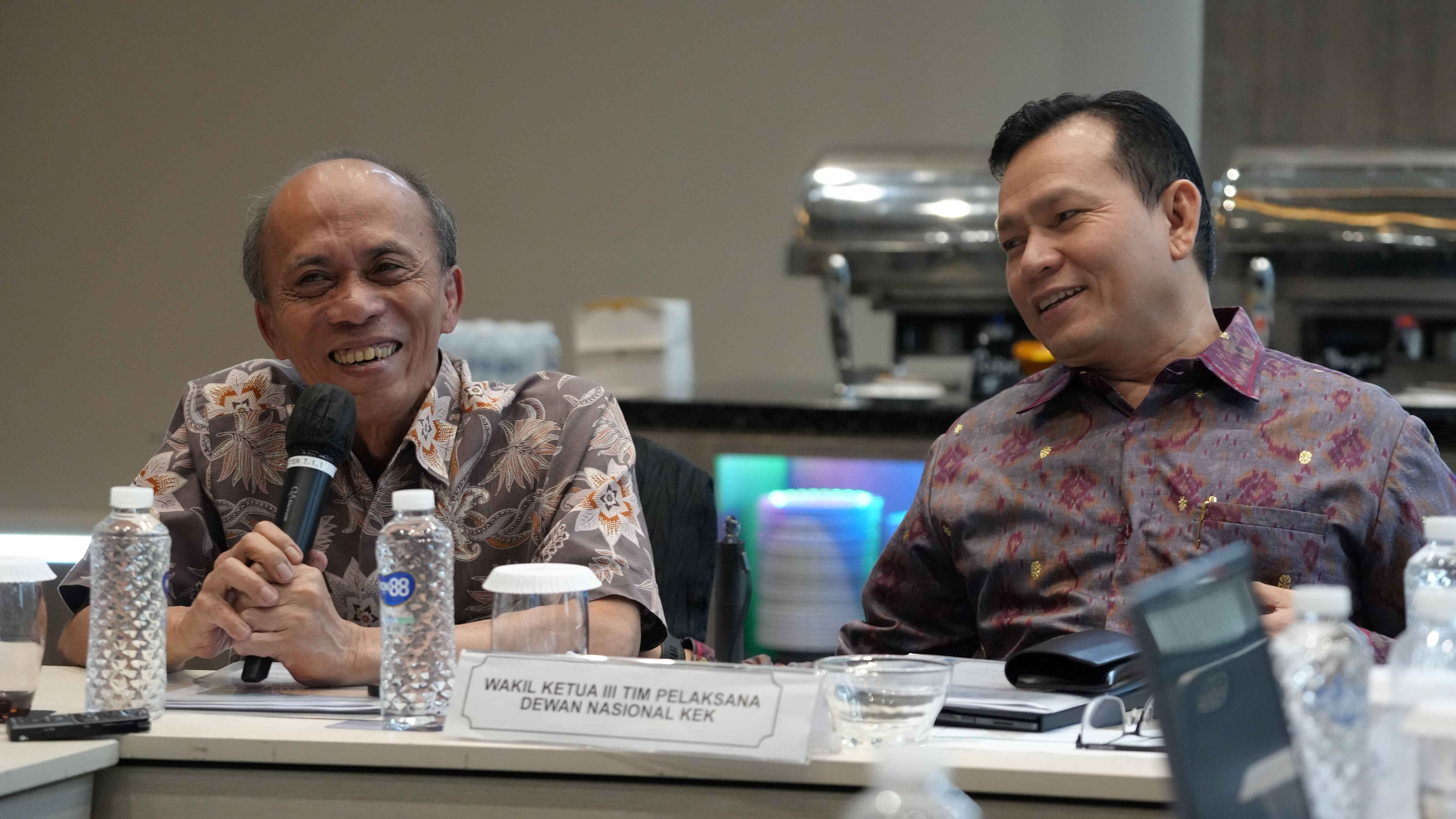 Turut hadir baik secara luring maupun daring dalam acara tersebut, Tim Pelaksana Dewan Nasional ...