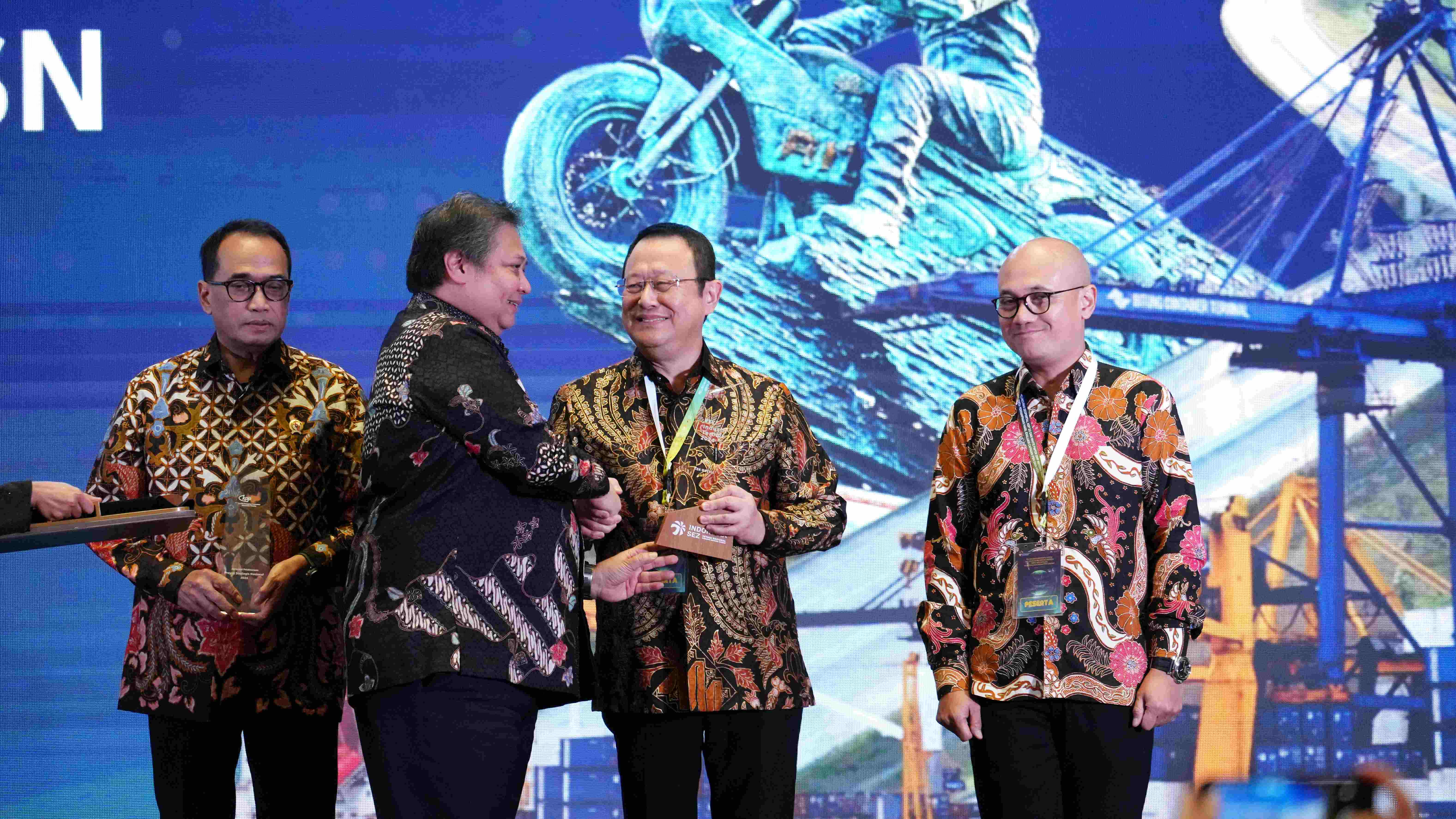 Dengan capaian tersebut, pemerintah yakin, KEK mampu memenuhi target investasi pada akhir tahun ...